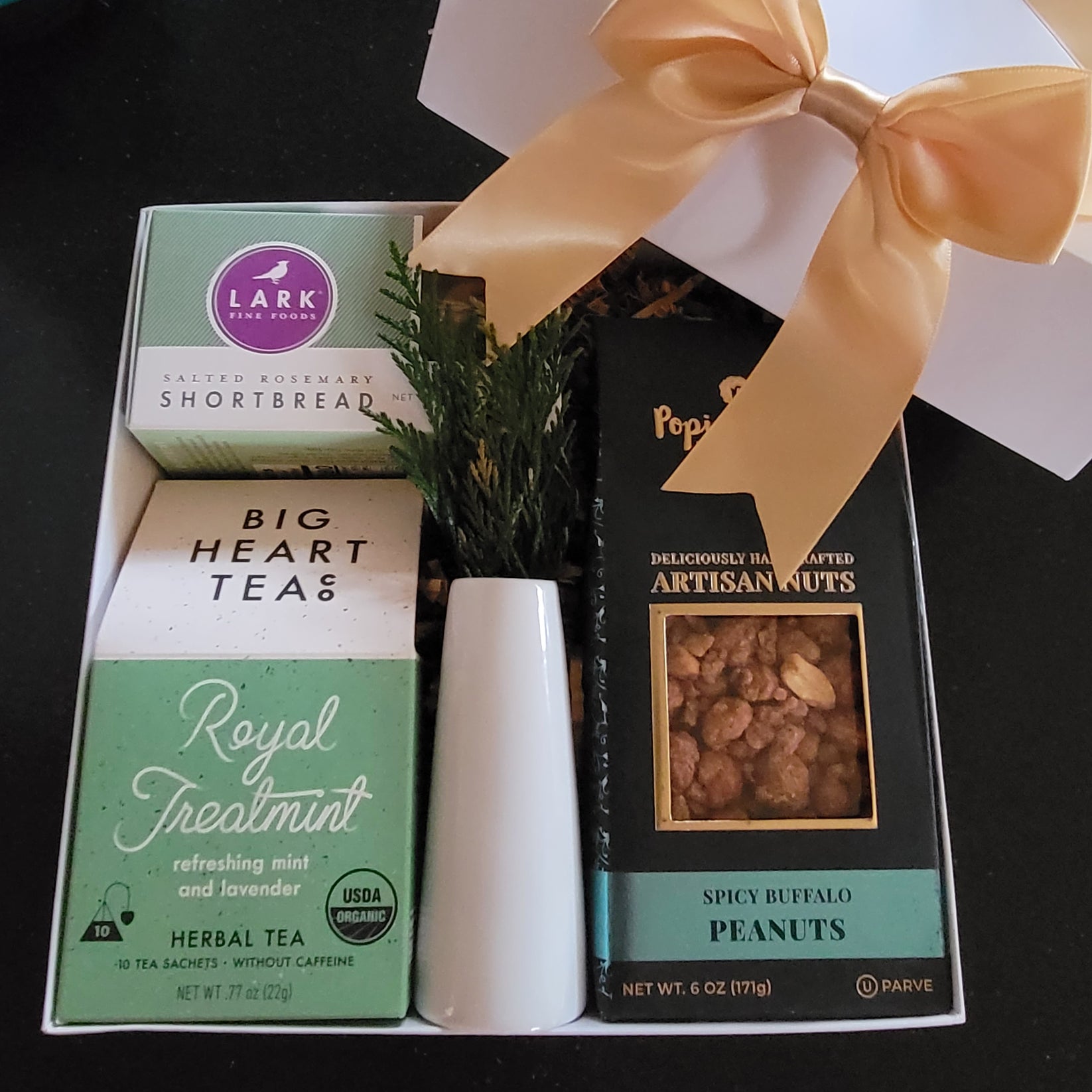 Minty Holiday Gift Box – JNJ Gifts and More
