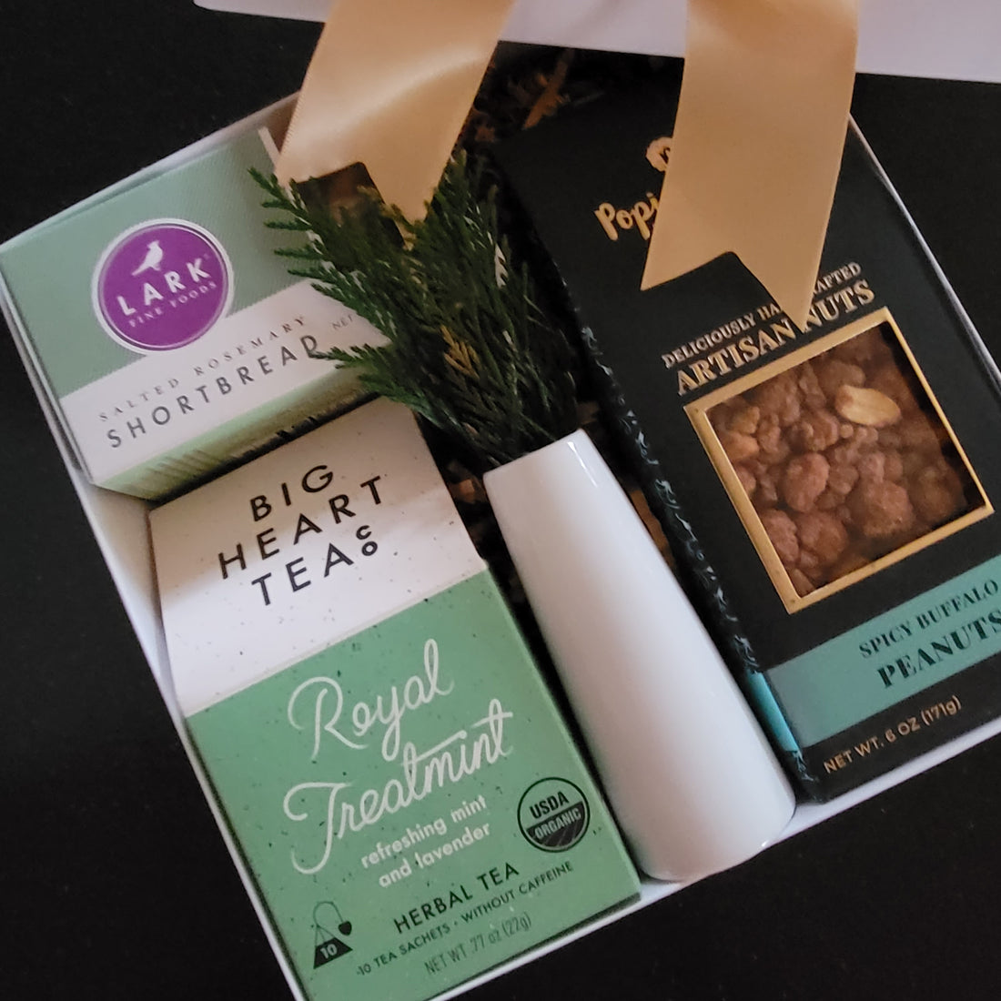 Minty Holiday Gift Box – JNJ Gifts and More