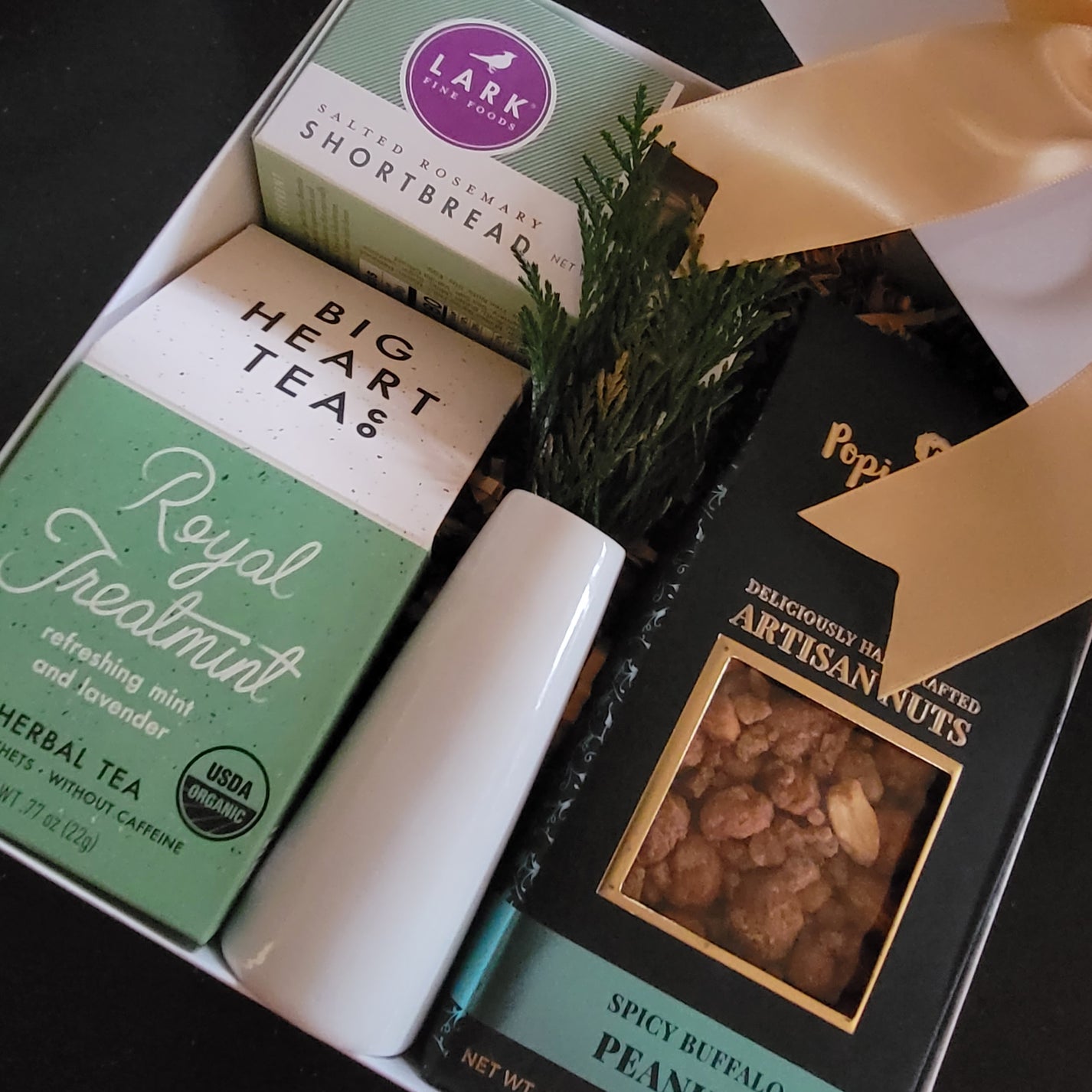 Minty Holiday Gift Box – JNJ Gifts and More